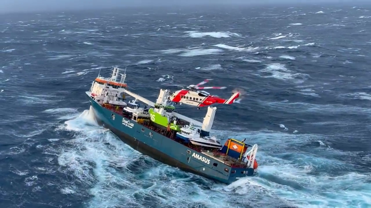 Dutch flag cargo ship’s crew rescued by helicopter - IHA News