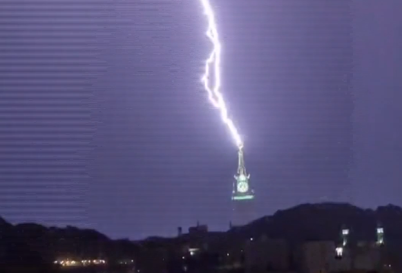 lightning strikes mecca clock tower - IHA News