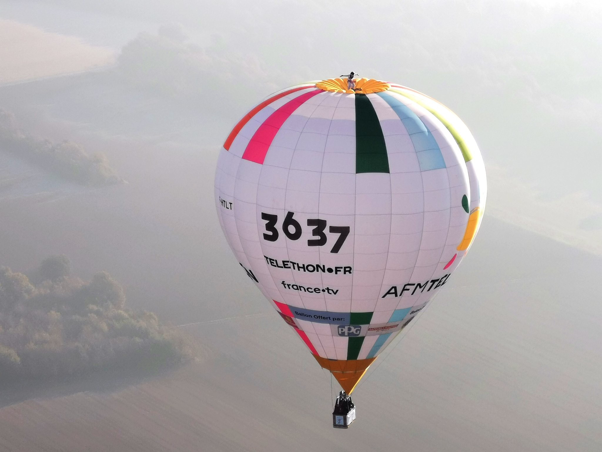 frenchman sets new world record for standing on hot-air balloon on sky ...