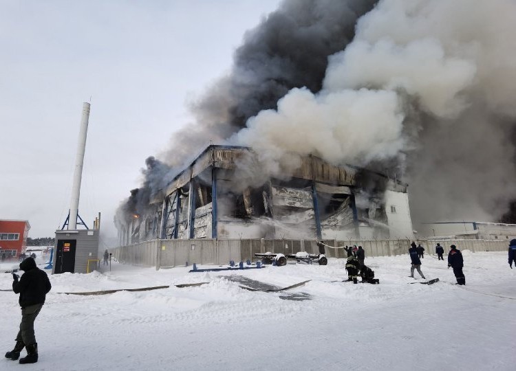 Russian factory warehouse destroyed in massive fire - IHA News