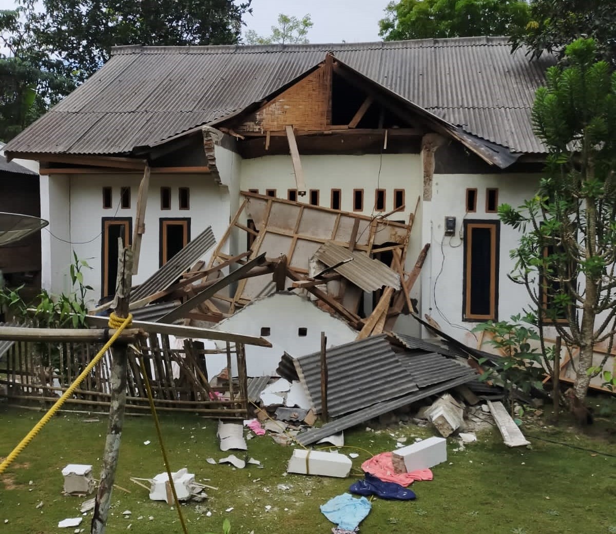 earthquake hits indonesian island of java - IHA News
