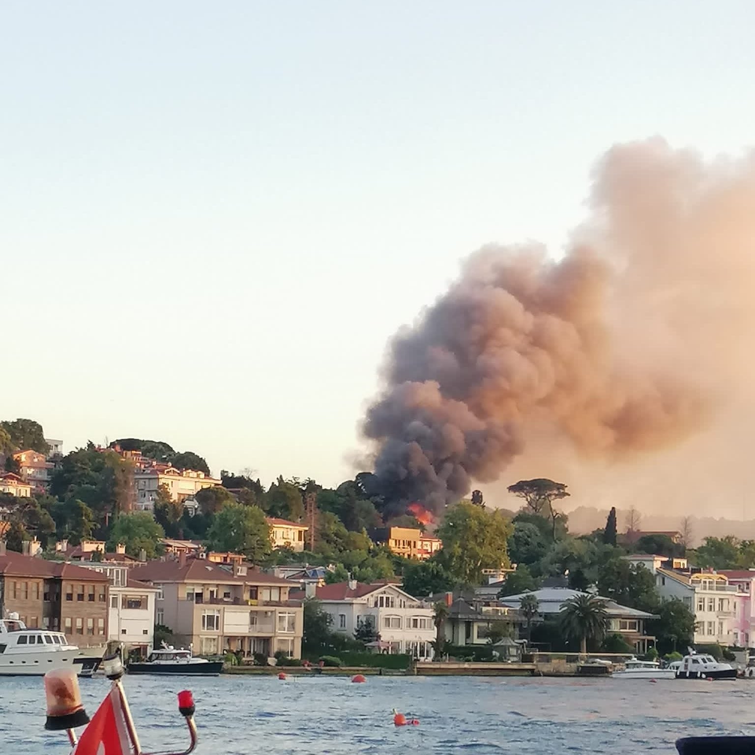 building fire near istanbul bosphorus - IHA News