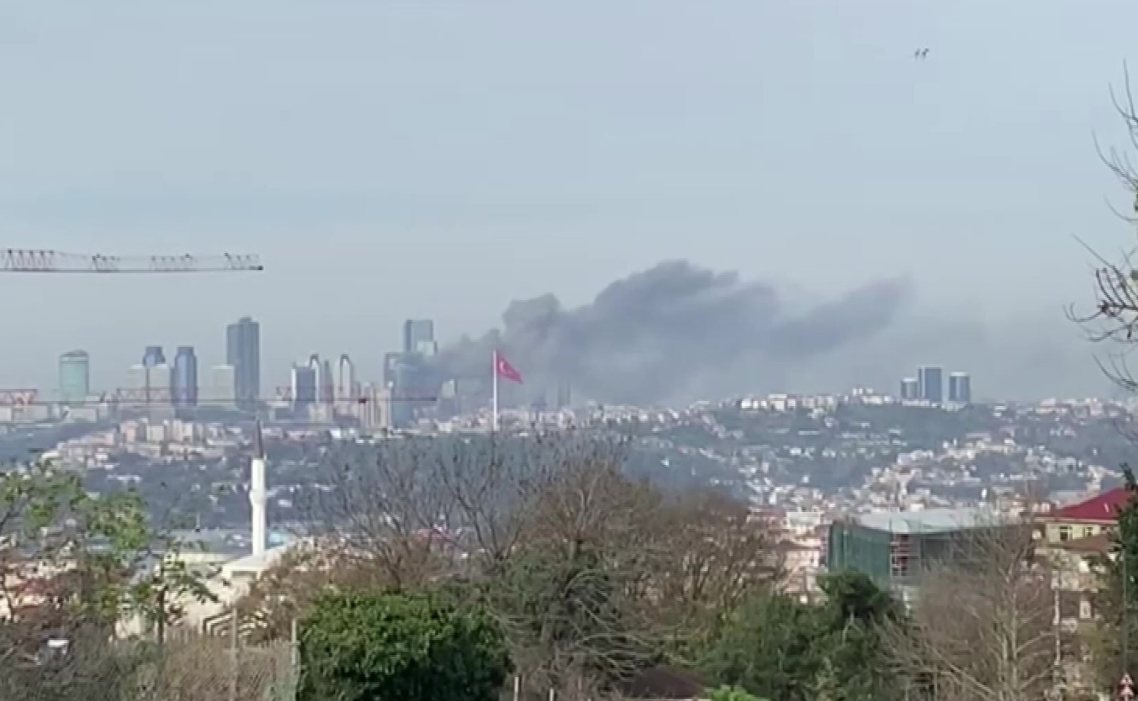 Massive fire at istanbul shopping mall - IHA News