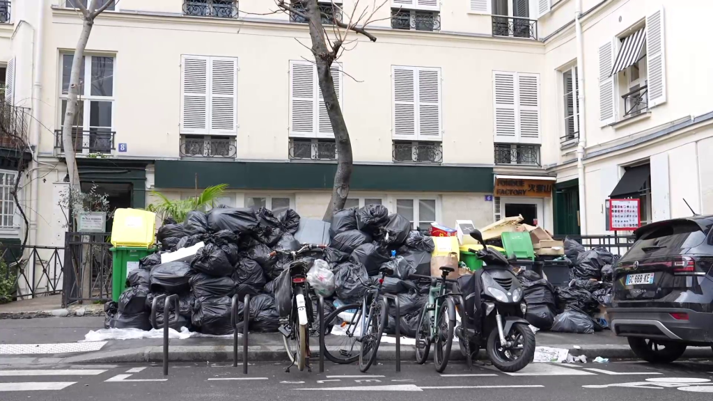 paris streets covered in garbage due to workers' strike - IHA News