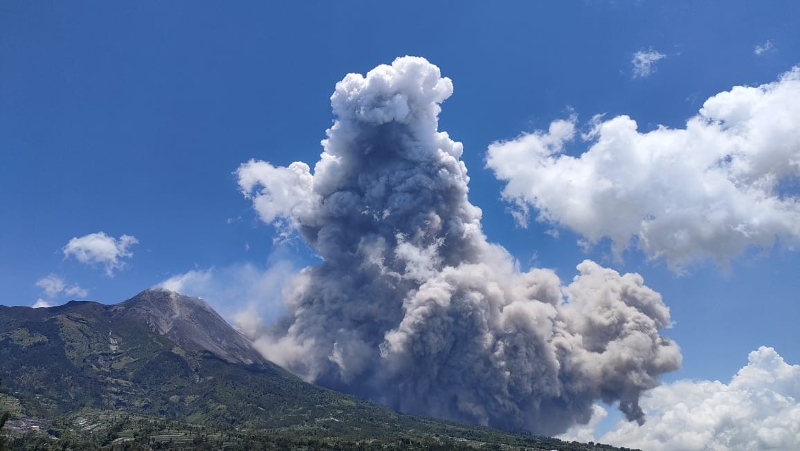 Indonesia's Merapi volcano erupts - IHA News