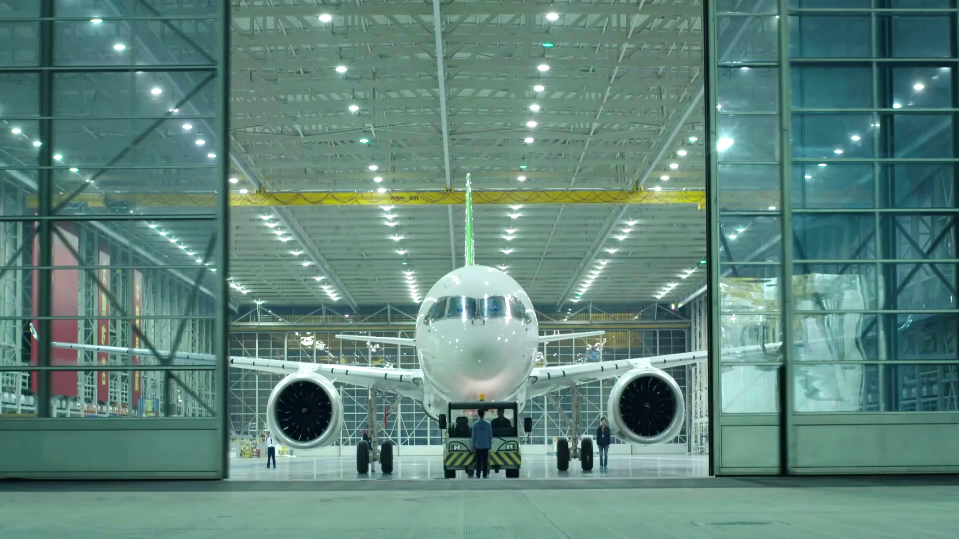 China's first domestic passenger plane successfully makes manned flight ...